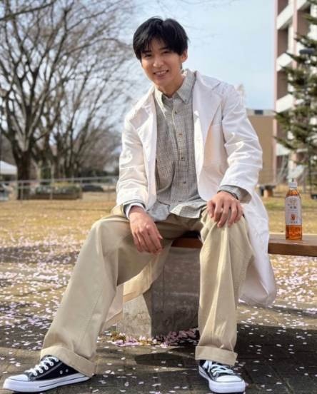 春の新CM解禁！Snow Man目黒蓮、ラフなヘアスタイルで漂う”オフ感”にファン歓喜「こんな先輩と大学で出会いたかったー」(DailyNewsOnline) - goo ニュース