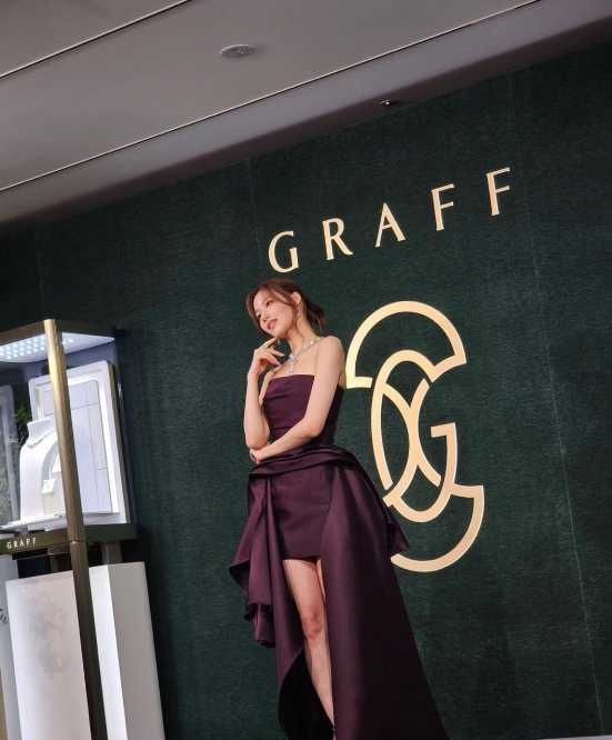 TWICE・SANA、「GRAFF」のジュエリーを身に着け美脚披露に「とても美しい」「綺麗すぎる、、、」(1ページ目) - デイリーニュースオンライン