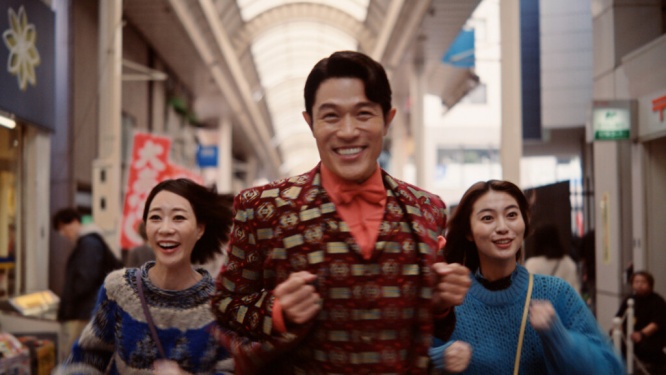 鈴木亮平出演！ 『MEGA BIG』新TVCM公開！！ 鈴木「(2025年の夢)宇宙に行きたいです」 - デイリーニュースオンライン