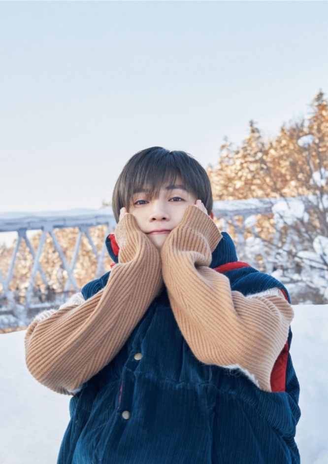 BL作品『美しい彼』やホスト役も話題のFANTASTICS八木勇征、犬ぞりやあざとポーズで美しい姿披露！ 1st 写真集が発売前重版、先行カット公開(1ページ目) - デイリーニュースオンライン