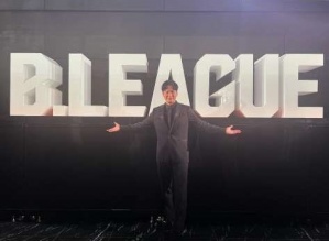 三代目JSB山下健二郎、MCとして登場した｢Bリーグアワードショー｣でのオフショットを披露(1ページ目) - デイリーニュースオンライン