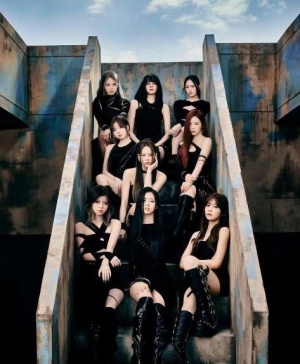 NiziU公式、1st EP『RISE UP』のビジュアルを公開｢最強のボスまこ見れるのたのしみ｣(1ページ目) - デイリーニュースオンライン