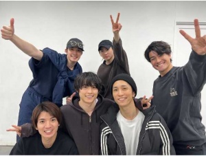 SixTONES（ストーンズ ）デビュー5周年を報告！仲睦まじい集合写真にファン感激“おめでとう＆ありがとう！大好きだー”(1ページ目) - デイリーニュースオンライン