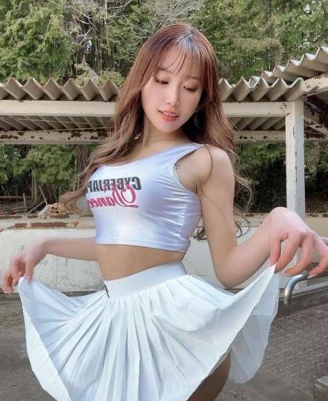 CYBERJAPAN･HARUKA、ショーツがチラリと覗くセクシーな"わかめちゃんスタイル"を披露(1ページ目) - デイリーニュースオンライン