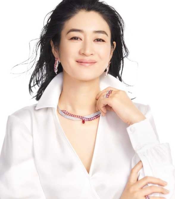 小雪、ディオールを身に着け大胆に胸元を披露｢ただただ素晴らしい｣ファンからは感嘆の声(1ページ目) - デイリーニュースオンライン