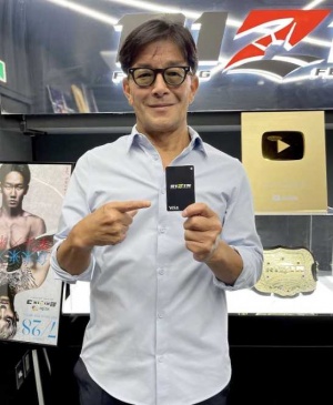 【RIZIN FF CEO】榊原信行、LIFEカード×RIZINのコラボクレジットカードを宣伝(1ページ目) - デイリーニュースオンライン