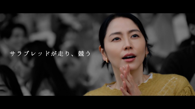 長澤まさみら豪華4人が競馬場で絶叫！？JRA新CMで「アガる」興奮と意外な抱負を告白 - デイリーニュースオンライン